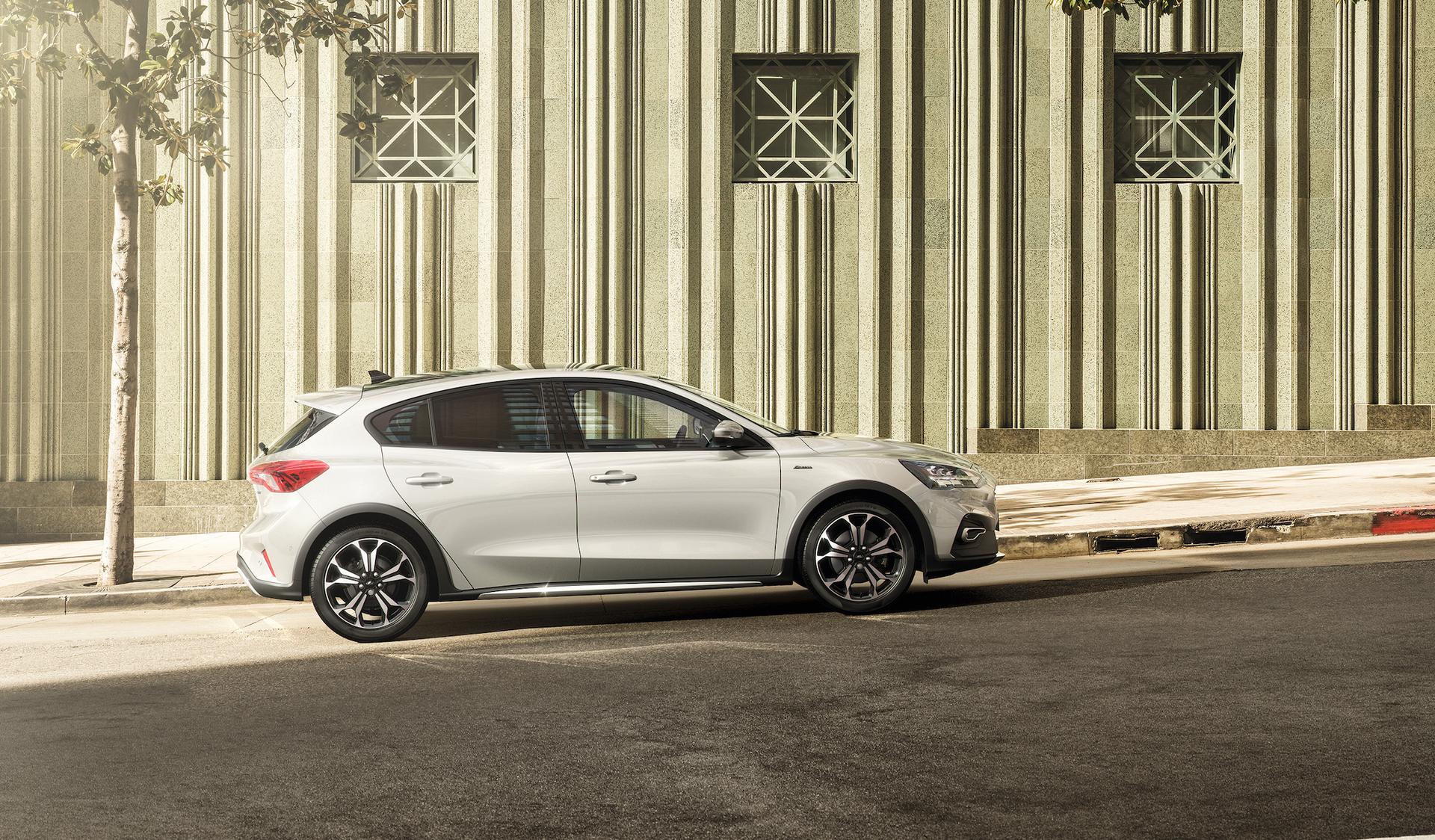 Ford Focus boot size: how big and how wide? - cinch