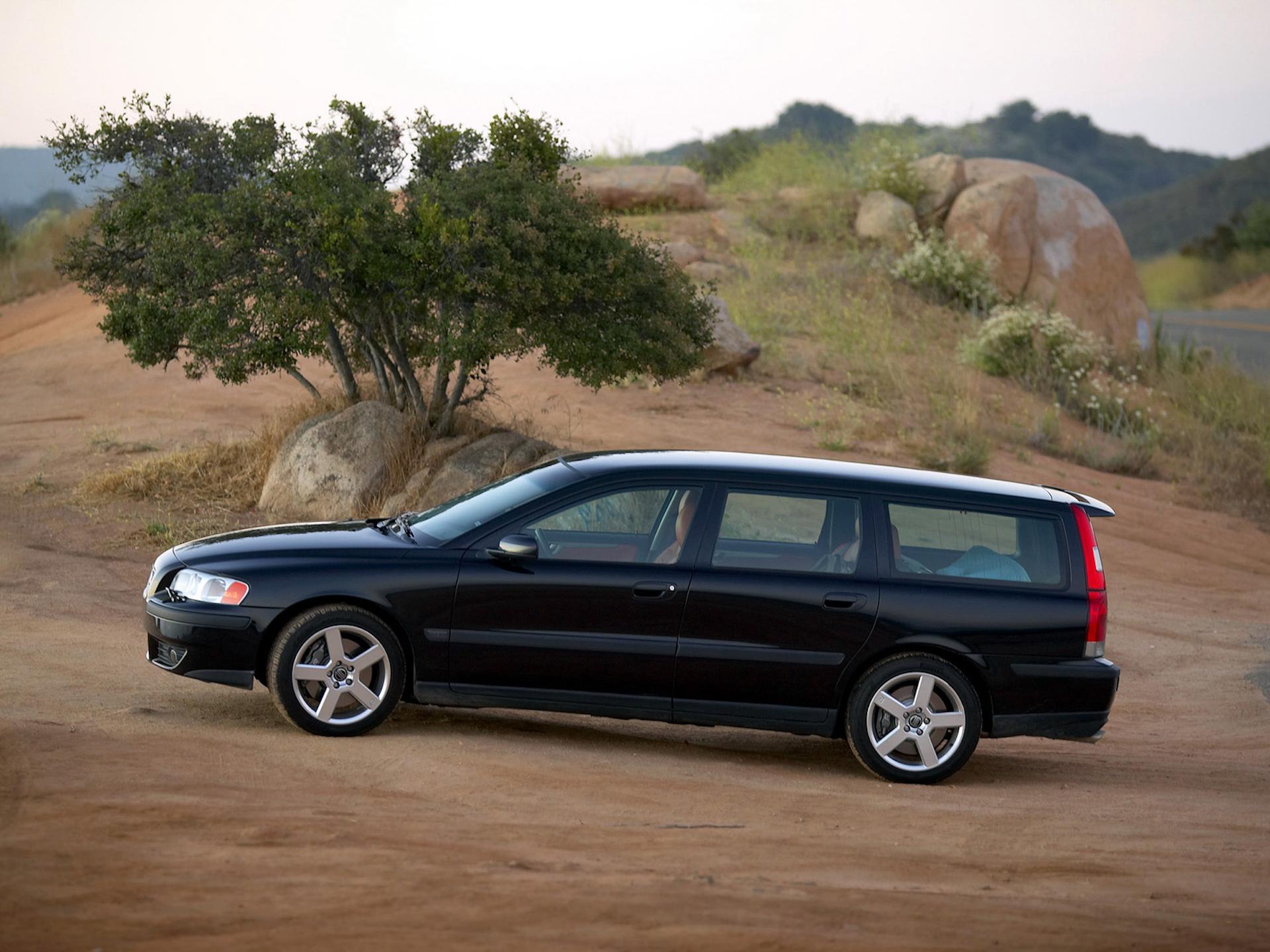 How big is the Volvo V70's boot space? - cinch