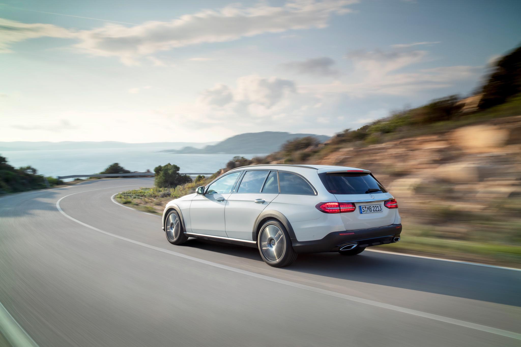Mercedes-Benz E-Class Estate boot space - cinch